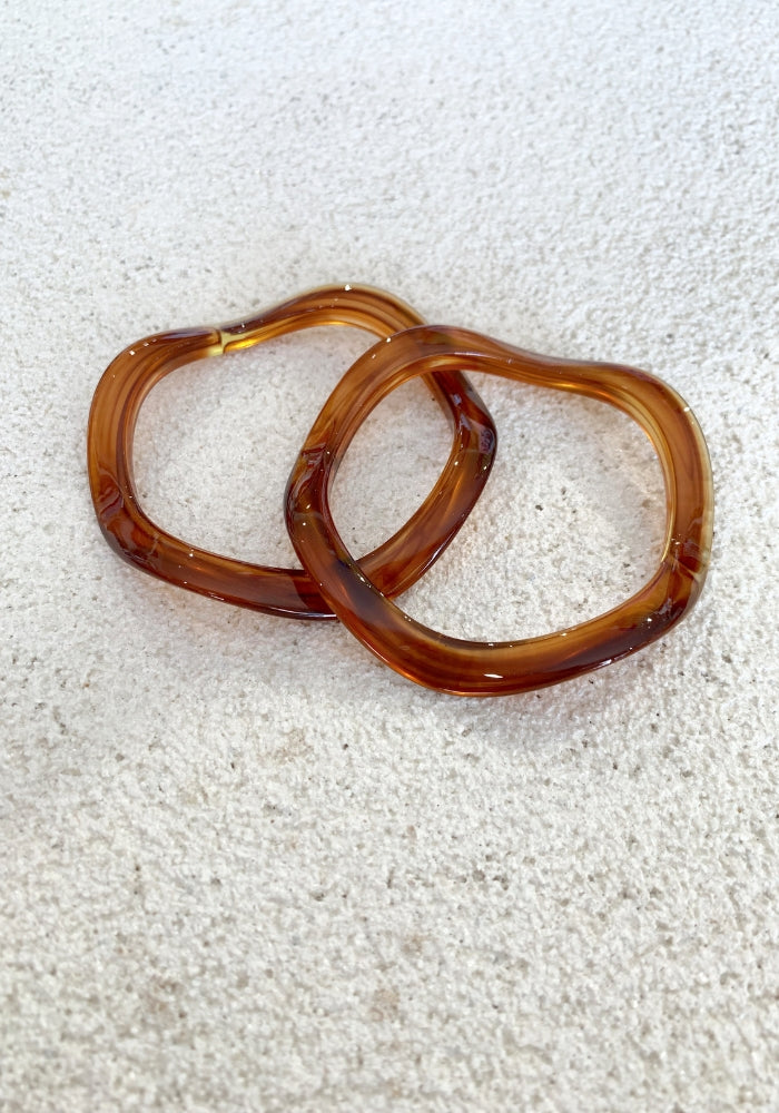 CABO Thin Honey Wave Resin Bangle – White Bohemian